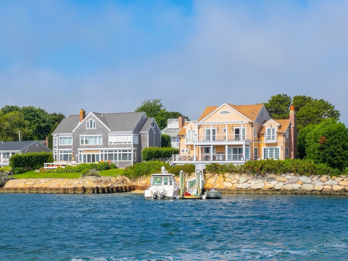 Best Places to Buy a Waterfront Vacation Home in the US | Prevu