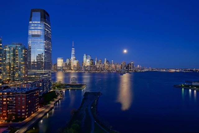 How to Commute from Jersey City to NYC | Prevu