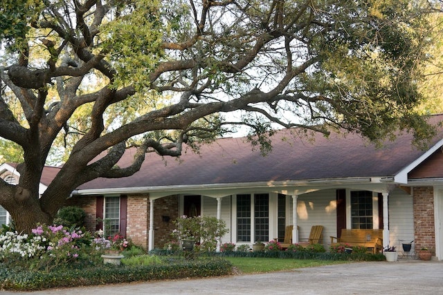 What is a Ranch House? Discover Varieties Across the US | Prevu